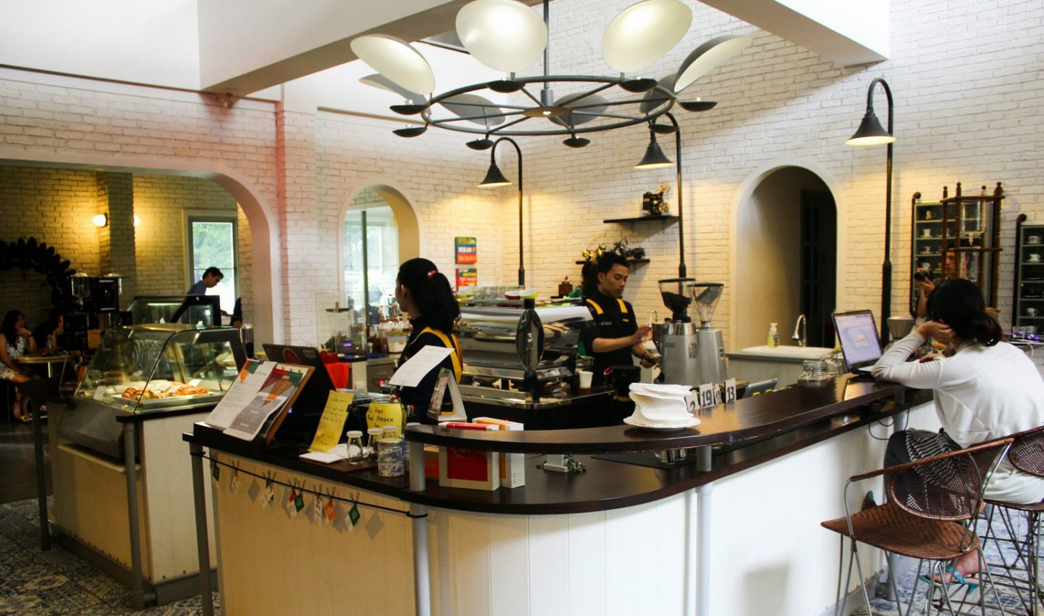 Menikmati Suasana Kedai Kopi Ala Trafique Coffee - deCODE