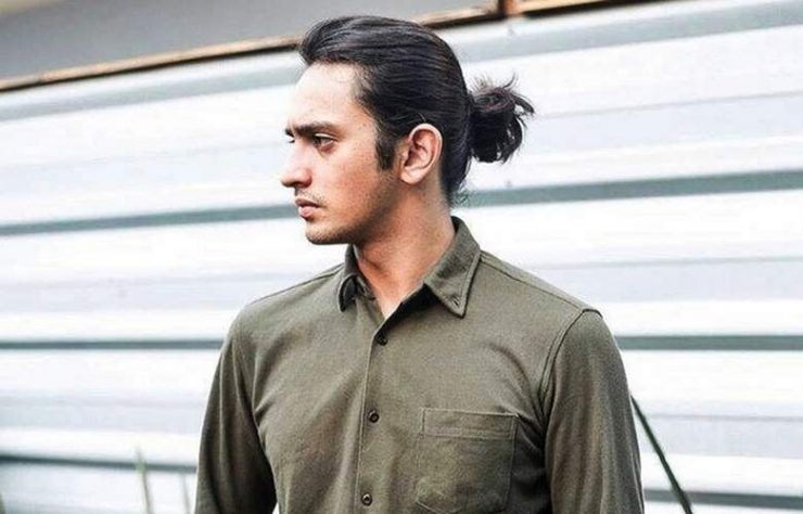 Tampilan Rambut Gondrong Khas Ala Mahasiswa - deCODE