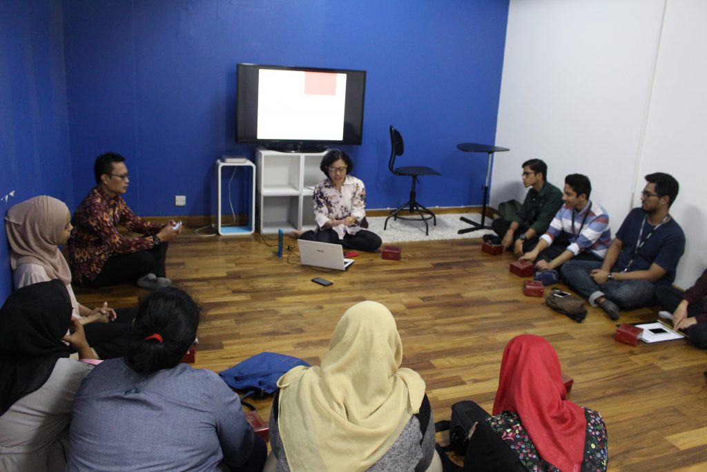 Jurnalis Tempo: Ayo Manfaatkan Konvergensi Media! - deCODE