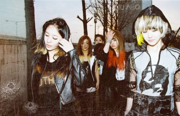 F(x) pada Era Album Nu Abo - deCODE