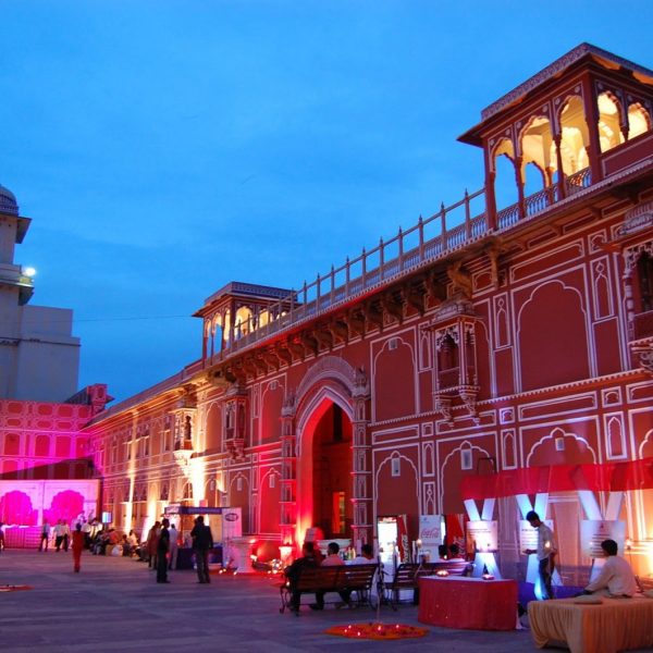 Spoil The Eye With The Vibrancy Pink Of Jaipur - deCODE