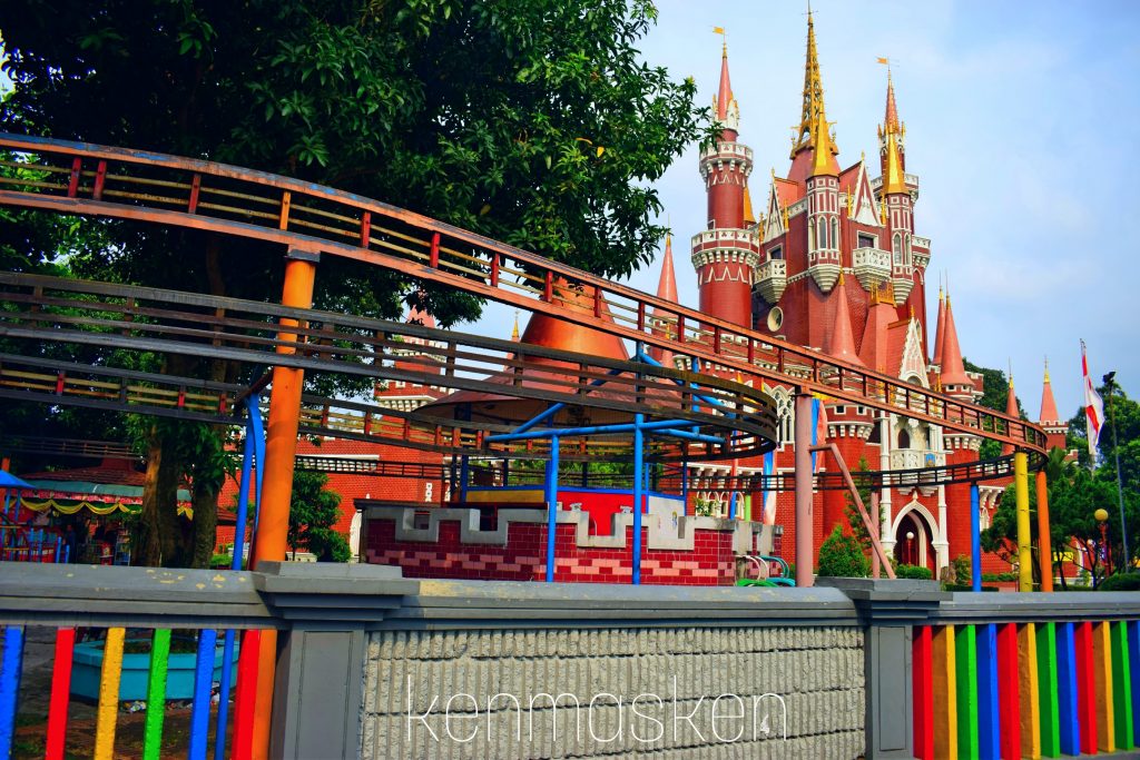 Taman Mini: ‘Disneyland'-nya Indonesia - deCODE