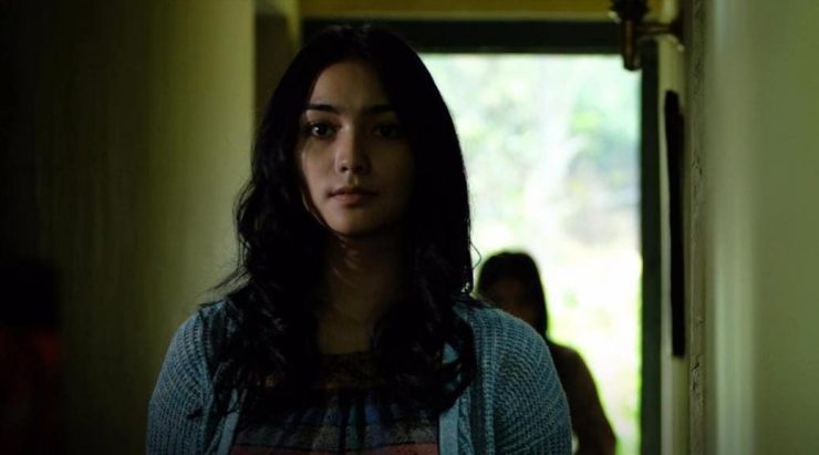 Salah Satu Adegan di Film Asih - deCODE