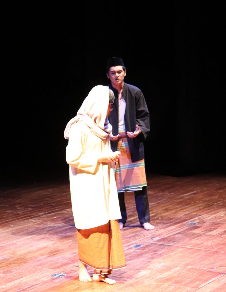 Penampilan Zainuddin & Hayati - deCODE
