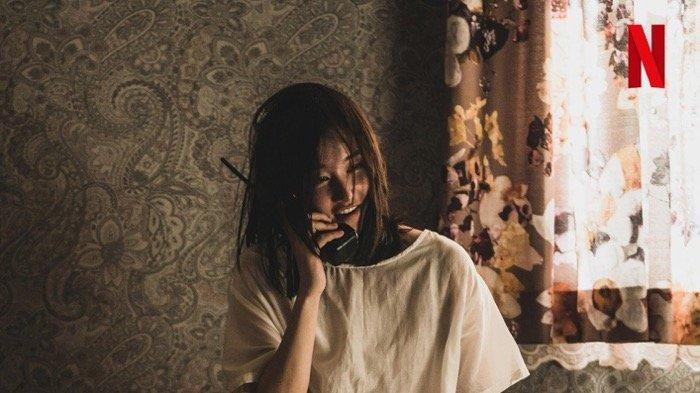 Sinopsis Film The Call (2020), Telepon Teror dari Masa Lalu - deCODE