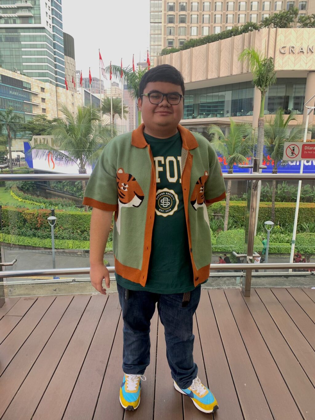 Look Outfit of The Day Anak Kampus Gen Z! - deCODE